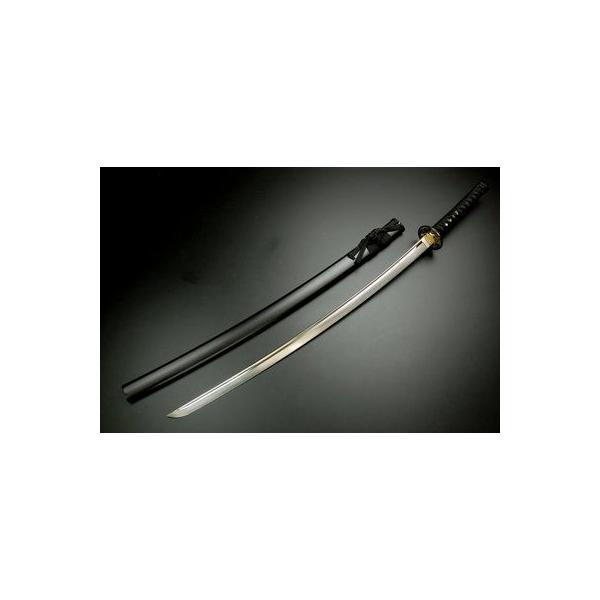 ご注意ください▲頭、鯉口、鍔、鐺のお色が黒銀に変更となっております。全長 約１０５ｃｍ刃渡り 約７３ｃｍ重量（鞘を払って） 　重量（鞘付き） 約１．２ｋｇ刃紋 粟田口（直刃）刃材 亜鉛合金ダイキャスト、銅・クロムメッキ鍔 龍透かし柄材 樹脂...