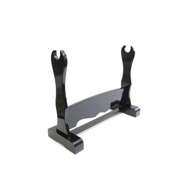 美術刀剣や居合練習刀を横掛けにして飾っておくことができる木台です。勿論、木刀も飾れます。刀を飾るには、刀掛けは必要です。【ご注意】新品ではございますが仕上がりが粗いため、色ムラや小傷等、ガタツキがございます。その旨、予めご了承くださいませ。...