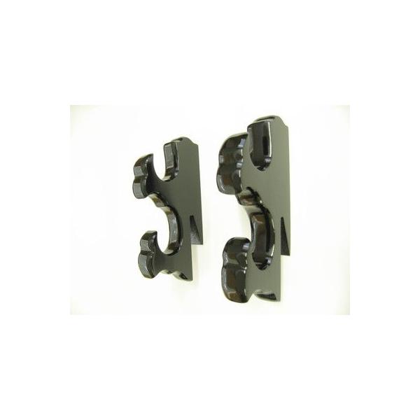 長押（なげし）、壁面のどちらにも取り付けられます。サイズ（1個あたり）全長　約19.8ｃｍ幅　　約 3ｃｍ重さ　約159ｇ２個セット（ビス付き）中国製※塗装がやや粗いです。