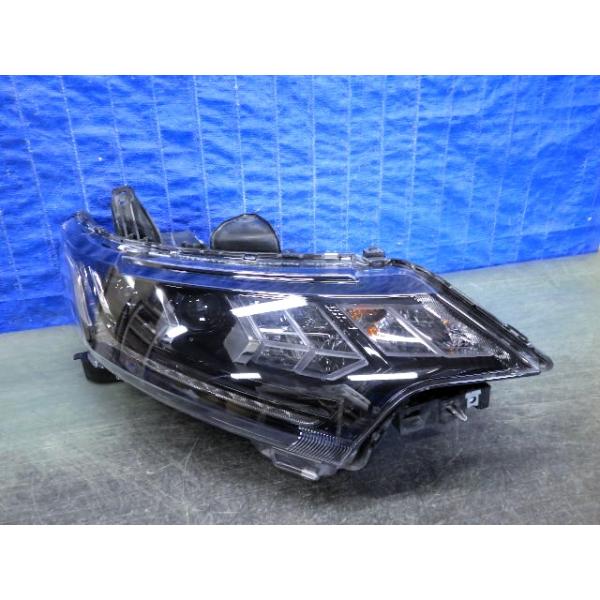 ―タイトル―6318　アウトランダー　PHEV　GG3W　後期　右ライト　LED　ECM921-01E40　GF7W　GF8W　美品―商品説明―・対応年式：平成30年8月〜・レンズ表面にはクリーニング及びコーティングを施してありますので、黄...