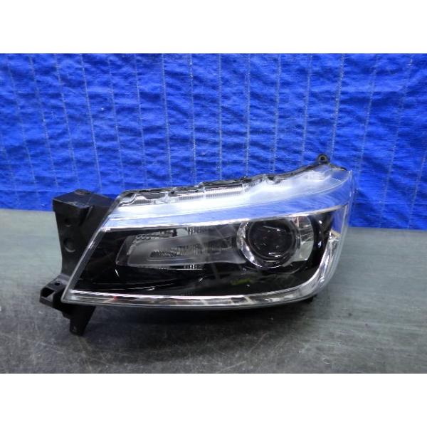 ―タイトル―2781　ソリオバンディット　MA36S　MA46S　左ライト　LED　100-59332　美品―商品説明―・対応年式：平成27年8月〜・画像の通り、車種特有のシミ跡が少々あります。・レンズ表面にはクリーニング及びコーティングを...