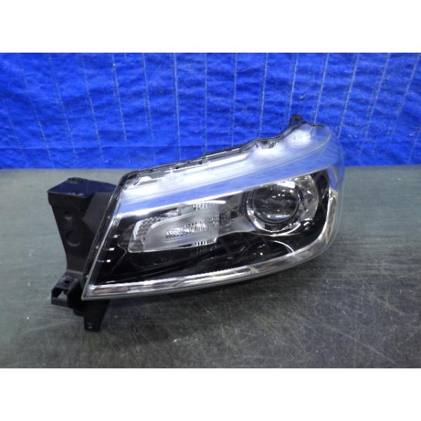 ―タイトル―3396　ソリオバンディット　MA36S　MA46S　左ライト　LED　100-59332　美品―商品説明―・対応年式：平成27年8月〜・画像の通り、車種特有のシミ跡が少々あります。・レンズ表面にはクリーニング及びコーティングを...