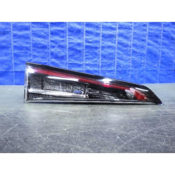 ―タイトル―K1030　カローラツーリング　210　左テール　内　LED　12-640　WB　NRE210W　ZRE212W　ZWE211W　ZWE214W　美品―商品説明―・対応年式：令和1年9月〜・レンズ表面にはクリーニングを施してあり...