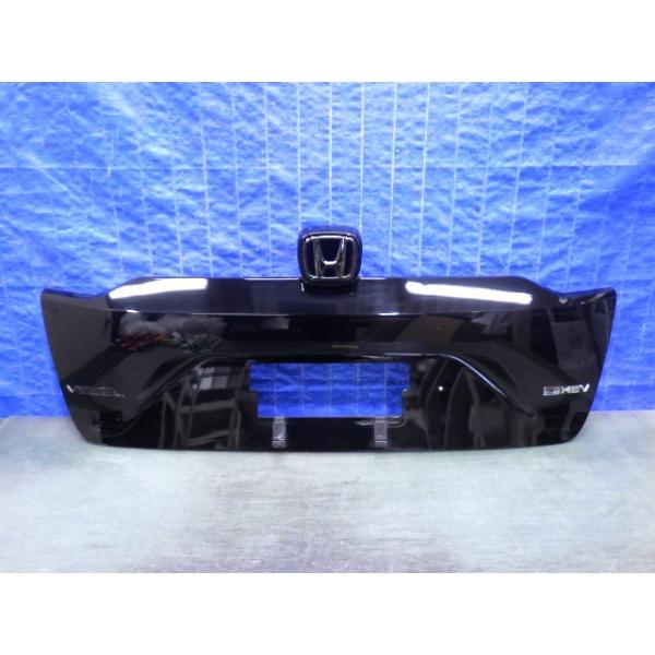 ―タイトル―L372　ヴェゼル　RV3 RV4　リアガーニッシュ　7489N-3N0-J01-N731-72　74895-3M0/3N0―商品説明―・対応年式：令和3年4月〜・カラー：ブラック系・画像の通り、傷があります。―注意事項―・画像...