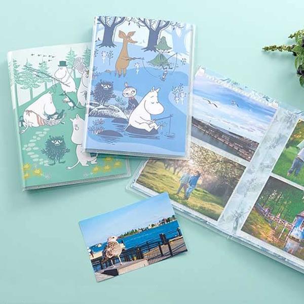 大人かわいいムーミンキャラクターをあしらったリバーシブルアルバム。●サイズ（縦×横×幅）/ 215・147・10mm●溶着式ポケット●表紙材質/PP 0.5mm厚●ポケット材質/OPP50ミクロン●高透明表紙 パックン式アルバム品番リトルミ...