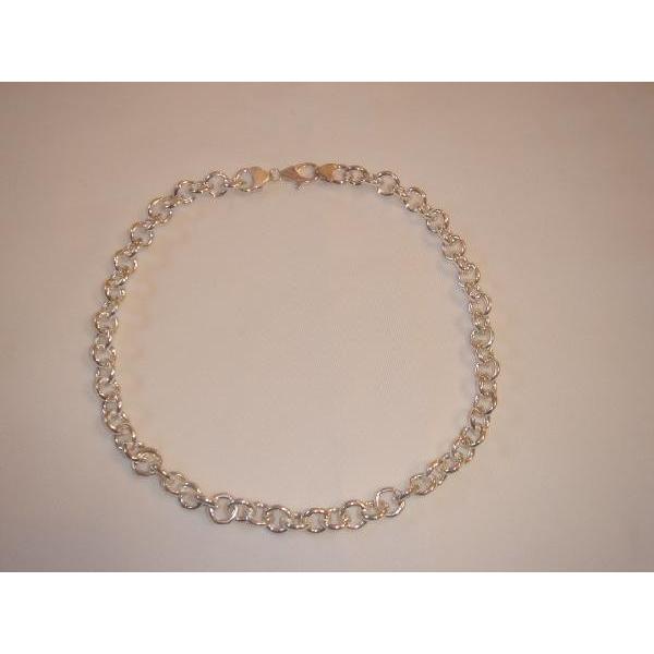 イタリア製シルバー９２５重量３７ｇ長さ４２ｃｍ幅１．０ｃｍイタリア製でまん丸の鎖のシンプルなデザインです。お揃いのブレスレットもあります。シチュエーションを選ばず、コーディネートしやすい一品です。価格も驚きのお値打ち価格です。この度はご来店...