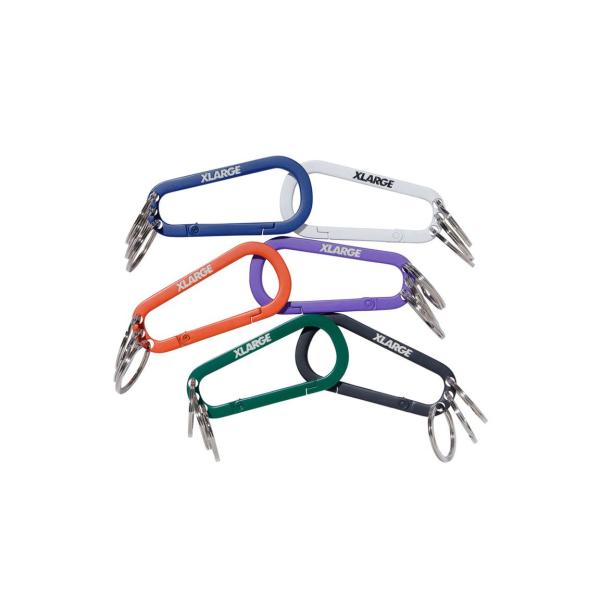 【デザイン】・キーホルダーが3個付いている、カラビナキーホルダーです。・カバンやベルトループのアクセントにおすすめです。サイズONE　縦8.5　横4　厚み0.4