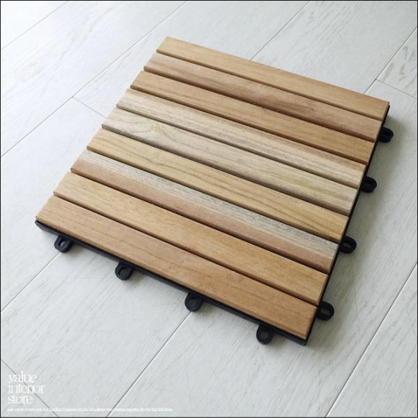 ビシッとした張りと硬さを持つチーク無垢材の連結式デッキタイル。チーク材は古くから良質の油分を豊富に含むことから船の材料にも使用されてきました。耐久性に強い素材より表面無塗装で仕上げられたデッキタイルは、屋内外を問わずご使用いただけます。連結...