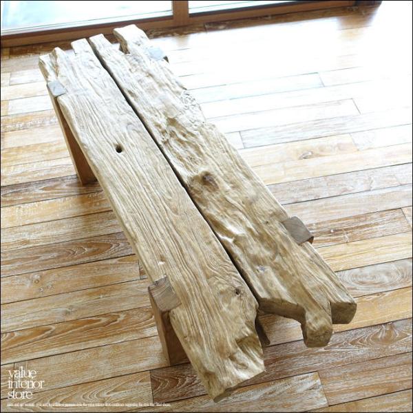 素材の表面を磨き過ぎることがない様に、古材の朽ちた質感をそのままに仕上げたプリミティブなオールドチークベンチwalt