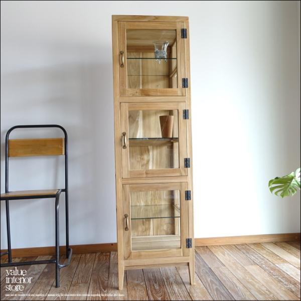 昔ながらの古いパン屋さんや駄菓子屋さんにあるような可愛い三段のガラスケース。取っ手と兆番は真鍮金物を使用していますので、どことなくスローダウンした暖かな雰囲気を感じさせます。合計6段の棚は収納力があり、お店やカフェなどのショーケースとして活...