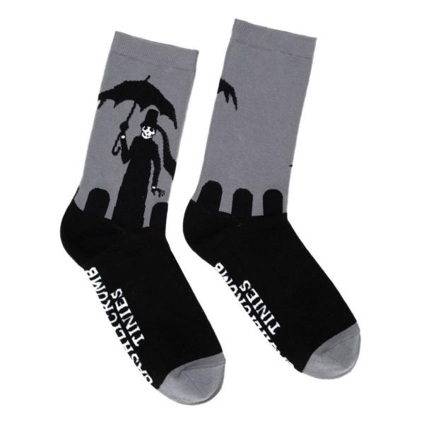 エドワード・ゴーリーによる物語『ギャシュリークラムのちびっ子たち』がソックスに！シックな色合いで、さりげなくゴーリー好きをアピールできる一品ですエドワード・ゴーリー(Edward Gorey)/ ギャシュリークラムのちびっ子たち または 遠...