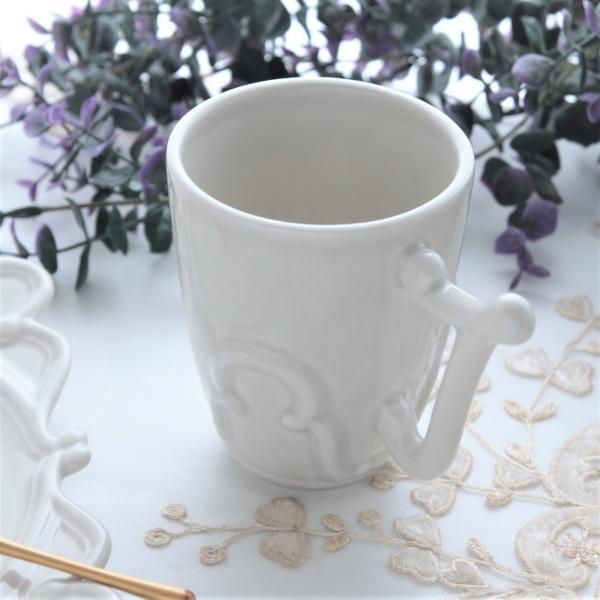 曲線とドットを組み合わせたデザインが特徴のVienna（ヴィエナ）シリーズは、芸術や文化の中心ウィーンをイメージした、デザイン性の高いシリーズです。洗練された印象のアイボリーカラーは、和洋どんなお料理も上品に引き立ててくれます。スタイリッシ...