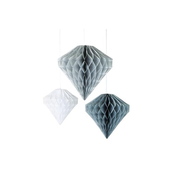 "イギリスTalking Tablesブランド。Decadent Decsシリーズのハニカムボール（ポンポン）で,カラーは大きいサイズから、シルバー・濃いシルバー・ホワイトで、ダイヤモンドの形をしています。お部屋をデコレーションするときに使...