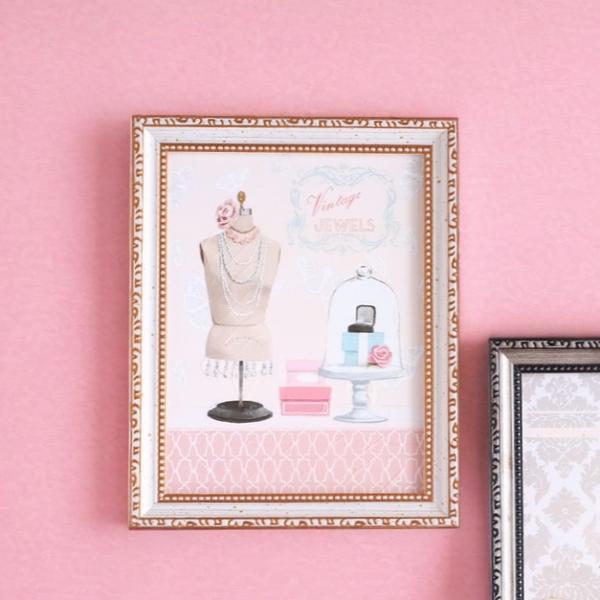 女の子の大好きなおしゃれを詰め込んだ額付きパネル。アンティーク仕様の額に入った絵は、表面を絵に沿って光沢のあるニスでデコレーションしてかわいらしさを引き出しています。ご結婚・ご新築祝いにも◎こちらは1個のお値段です。------------...