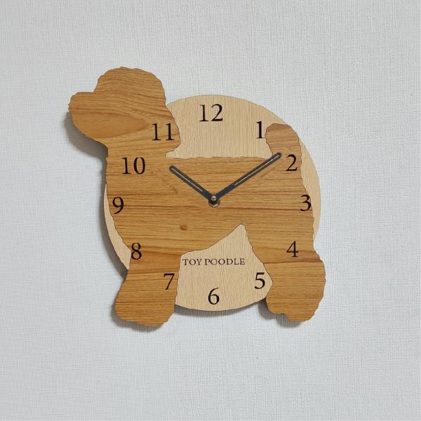 はみだしワンちゃん（犬）壁掛け時計シリーズ　職人が作る、手作りの壁掛け時計。もちろん日本製です。こちらの商品は1点1点手作りで作成します。ご注文を頂いてから、心を込めて作らせていただきますので、表記の通り多少お時間をいただきます。名入れ・文...
