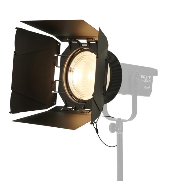 NANLITE FL-20GはForza、FS、FCシリーズに対応したボーエンズマウント規格のフレネルレンズです。本製品を装着することで光の照射角度を10°〜45°の間で調整を可能にするだけでなく、付属のバーンドアを使用することで光の照射範...