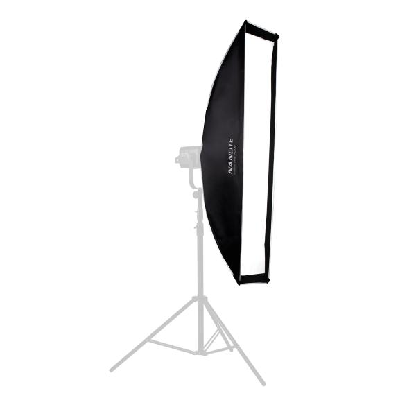 SB-ST-140X30は長さが非対称のソフトボックスになります。使用時に柔らかい光を演出できます。