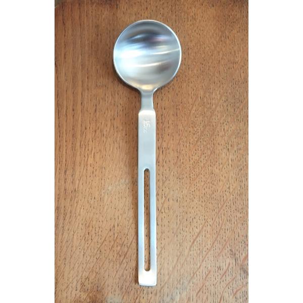 とても丈夫な18-8ステンレススチール製の 計量スプーン。本品は 大さじ、15ccになります。プラスチックなどと違い、しっかりとしたステンレス製なので負荷や熱にも強く、末永く愛用できる一品。★↓詳しい商品説明は下記をご覧ください↓★