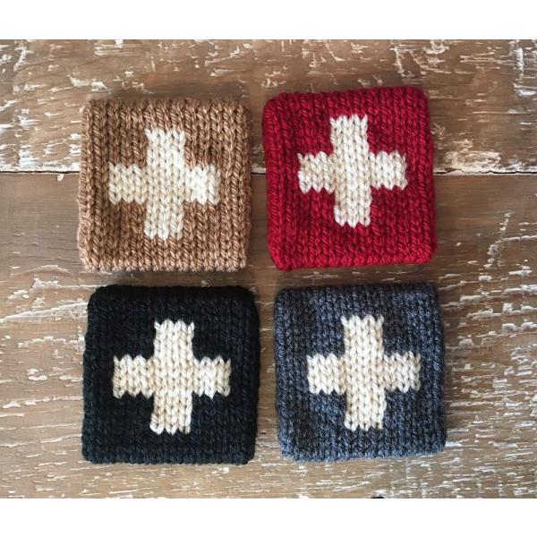 アクリル毛糸で編まれた かわいいたわし。メリヤス編みの2枚を綴じ合わせてあり、ふっくらとした使い心地です。アクリル毛糸の表面には無数の溝があり、そこに引っ掛かることで汚れが落ちます。軽い油汚れなら洗剤要らずで洗い上げることができるので、使用...