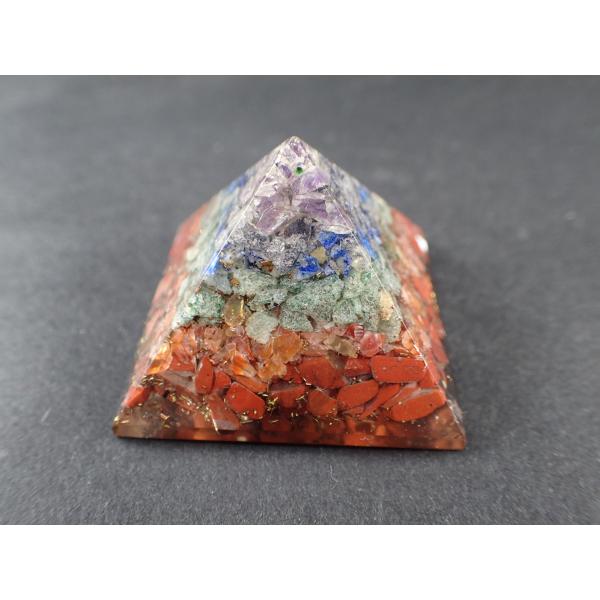 オルゴナイト（Orgonite）は、ネガティブなエネルギーをポジティブなエネルギーに変換するとされるスピリチュアルアイテムで、まるで“現代の護符”のように扱われています。オルゴナイトは、レジン（合成樹脂）という有機物に、金属片（無機物）と天...