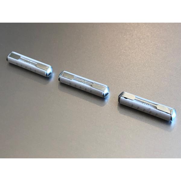 OHV 2Vボクサー系用の8Aヒューズ3本セット新品です。ツーリング先で飛んでしまったときのスペアに、車載工具とともに常備をお勧めします。■適合車種：1948年以降のOHV 2Vボクサー（Parts No: 61 13 8 760 138）...