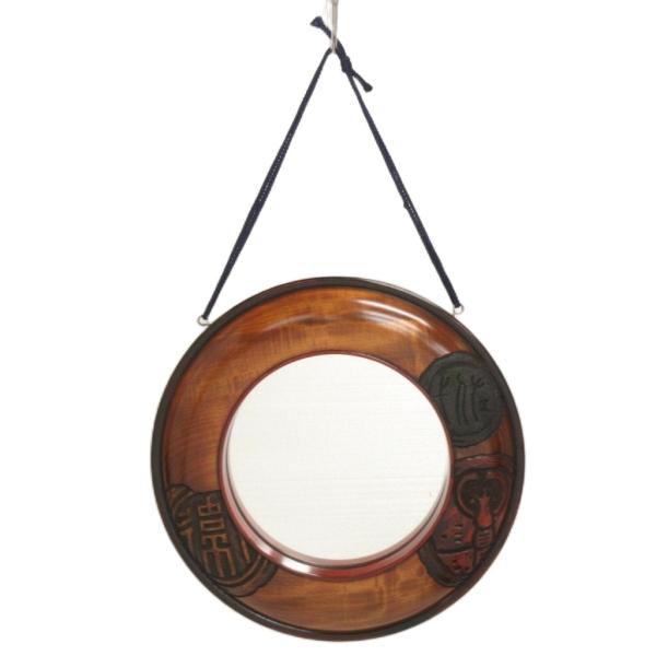 烏城彫 烏城塗 漆器 鏡 壁掛けミラー 木彫り 木製 工芸品 茶 ブラウン その他【表記サイズ】サイズ表記なし（実寸サイズをご参考ください。）【実寸サイズ】直径約33cm　【素材】木【色】茶 ブラウン【仕様】-【状態】鏡表面に汚れやくすみは...