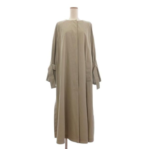 アドーア ADORE ノーカラーコート ロング丈 長袖 コットン 531-8152108 ベージュ 38 レディース【ブランド】アドーア ADORE【表記サイズ】38【実寸サイズ】肩幅：40cm　身幅：59.5cm　袖丈：54.5cm　着丈...