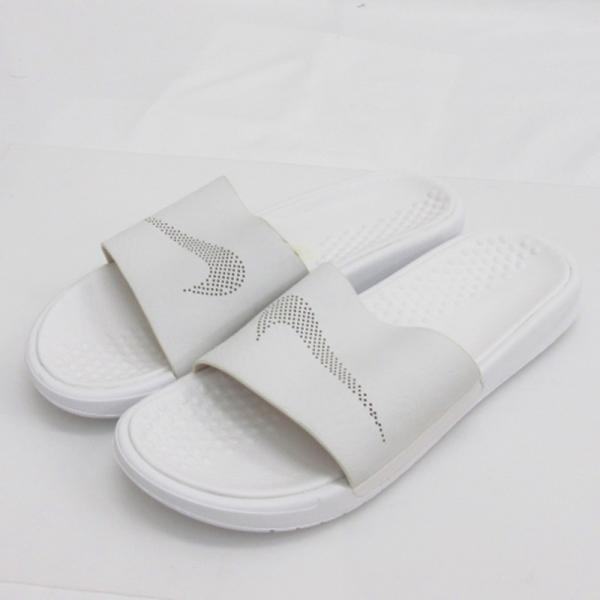 ナイキ NIKE BENASSI SLIDE LUX ベナッシ スライド サンダル 818742-100 ホワイト 27cm メンズ【ブランド】ナイキ NIKE【表記サイズ】27cm【実寸サイズ】最大幅：10cm　アウトソール：29cm　　...