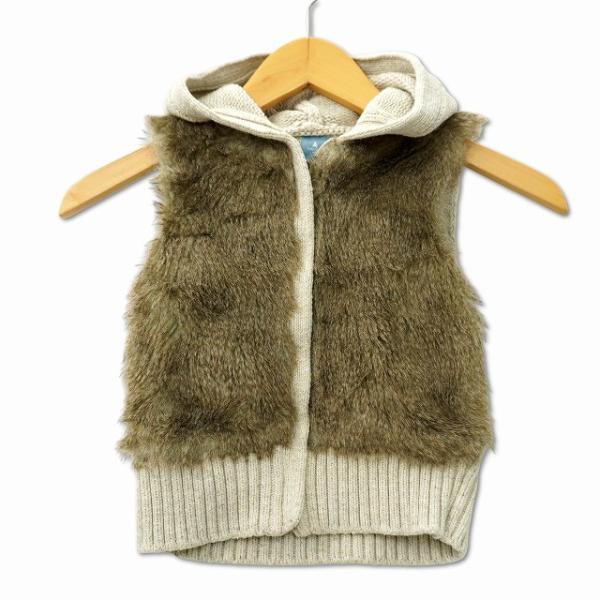 ベビーギャップ BABY GAP フェイクファー 切り替え ニット パーカー ベスト 100 キッズ【ブランド】ベビーギャップ BABY GAP【表記サイズ】キッズ　100【実寸サイズ】肩幅：25cm　身幅：29cm　着丈：35cm　袖丈：...