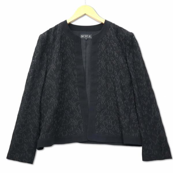 BRODEUR 総柄ノーカラー 羽織 ジャケット 13 ブラック レディース【表記サイズ】レディース　13【実寸サイズ】肩幅：42cm　身幅：51cm　着丈：53cm　袖丈：56cm　　【素材】表地　ポリエステル100％　裏地　ポリエステル...