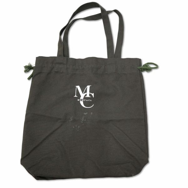 MUMU&amp;Co. キャンバス 巾着 トートバッグ カーキ レディース【実寸サイズ】持ち手の長さ：52cm　ヨコ：37cm　タテ：38cm　マチ：9cm　ショルダーの長さ：-cm　　【素材】キャンバス【色】KHAKI（カーキ）【仕様】...