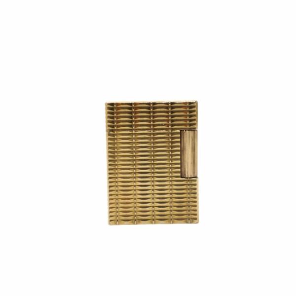 エステーデュポン S.T.DUPONT ライン2 ローラー式 ガスライター GOLD ゴールド メンズ【ブランド】エステーデュポン S.T.DUPONT【表記サイズ】サイズ:ONE SIZE【実寸サイズ】タテ:4.5cm　ヨコ:3.4cm　...