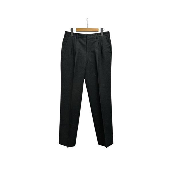 ERLANGER パンツ スラックス 無地 タック ウール 82 チャコールグレー メンズ【表記サイズ】82【実寸サイズ】ウエスト：76cm　もも幅：29cm　裾幅：22cm　股上：29cm　股下：75cm　　【素材】写真をご参照ください。...