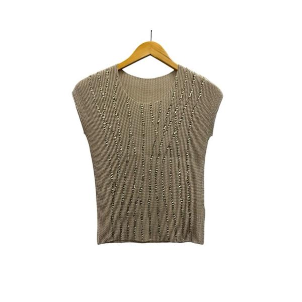 スペッチオ SPECCHIO カットソー ノースリーブ クルーネック 総柄 ビーズ装飾 40 ベージュ レディース【ブランド】スペッチオ SPECCHIO【表記サイズ】40【実寸サイズ】身幅：37cm　総丈：52cm　　【素材】写真をご参照...