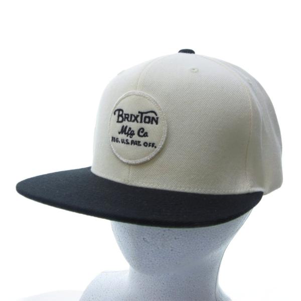 ブリクストン Brixton WHEELER SNAPBACK キャップ 帽子 フラット 白 ホワイト 黒 ブラック F フリーサイズ【ブランド】ブリクストン Brixton【表記サイズ】Fサイズ【実寸サイズ】つば：7cm　頭周り：52-6...