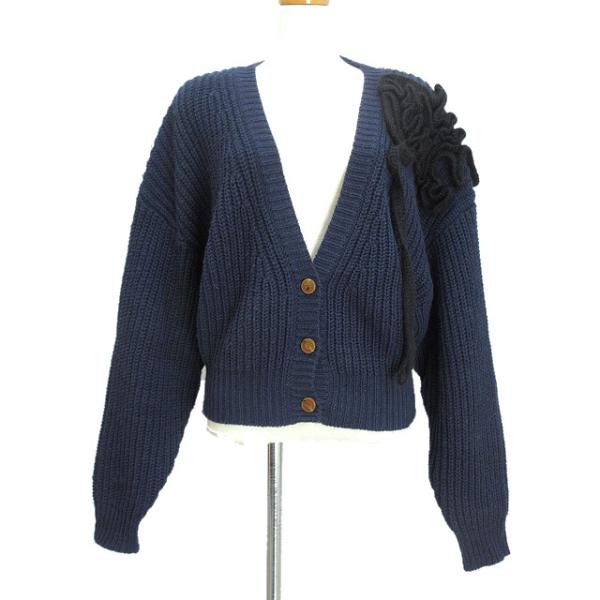 アリジ ALYSI センソユニコ ニット カーディガン モチーフ付き 36 ネイビー 紺 2024AW ウール トップス レディース【ブランド】アリジ ALYSI【表記サイズ】36【実寸サイズ】肩幅：64cm　身幅：49cm　着丈：51cm...