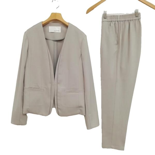 アバハウス ABAHOUSE エクリュ ecru セットアップ スーツ ノーカラー ジャケット スラックス パンツ 美品 36 グレージュ系 レディース【ブランド】アバハウス ABAHOUSE【表記サイズ】36【実寸サイズ】ジャケット 肩幅...