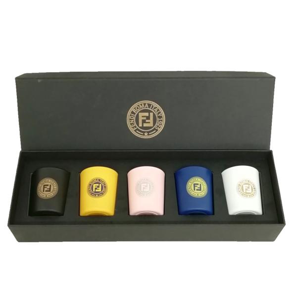 フェンディ FENDI センテッド キャンドル アロマキャンドル 5個セット 【ブランド】フェンディ FENDI【表記サイズ】1.2oz×5【実寸サイズ】キャンドル　約4.5cm×5.5cm　箱　約30cm×10cm　【状態】・キャンドル、...