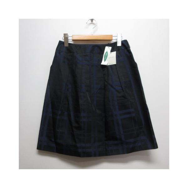 未使用品 スタイルコム style com チェック柄 タック 台形 スカート 9 ネイビー×黒 裏地付き 日本製 タグ付き レディース【ブランド】スタイルコム style com【表記サイズ】9【実寸サイズ】ウエスト：68cm　スカート丈...