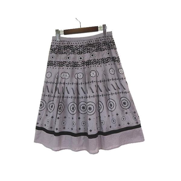 インテレクション INTELLECTION スカート 総柄 タック フレア ミモレ丈 L 42 グレー 黒 ブラック 白 ホワイト レディース【ブランド】インテレクション INTELLECTION【表記サイズ】42※Lサイズ相当(実寸サイズ...