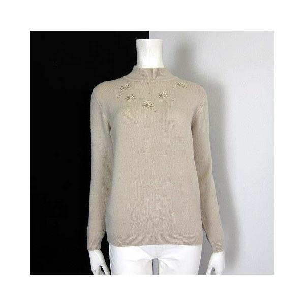 ディナバード Dina Bird ニット セーター 花柄 刺繍 モックネック ストレッチ 長袖 M ベージュ レディース【表記サイズ】Mバスト79-87、身長154-162【実寸サイズ】肩幅：38cm　身幅：48cm　着丈：56cm　袖丈：...