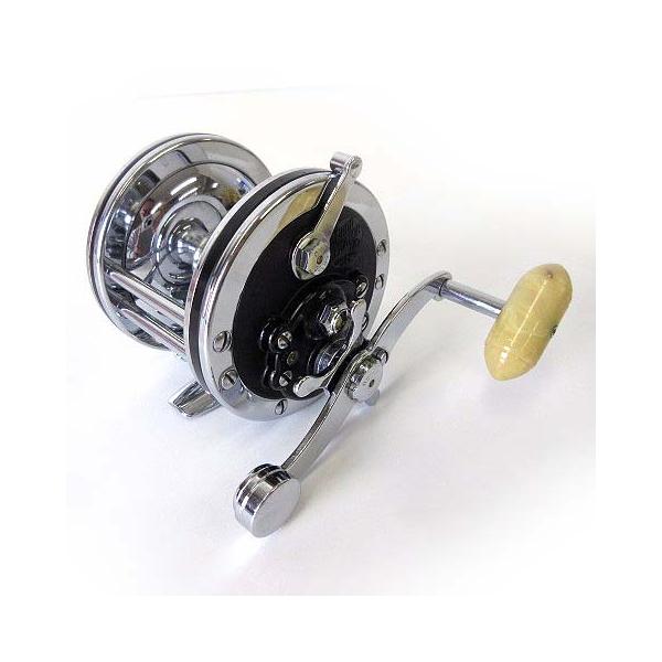 ペン PENN セネター Senator 1/0 リール ベイトリール USA製 レア 希少 美品 フィッシング 海釣り 石鯛 チヌ トローリング その他【表記サイズ】1/0【実寸サイズ】リール部分幅 6cm、ハンドル部分込み幅12cm、直...