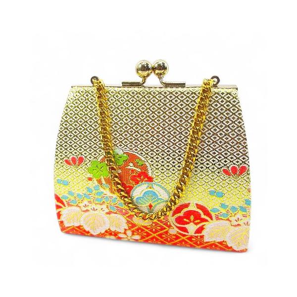 和装ハンドバッグ チェーン 七五三 しちごさん ゴールド系 女の子 キッズ【実寸サイズ】持ち手の長さ：25cm　ヨコ：16cm　タテ：12.5cm　マチ：5cm　　【色】ゴールド系【仕様】がま口開閉　　【状態】あまり使用感の感じられない綺麗...