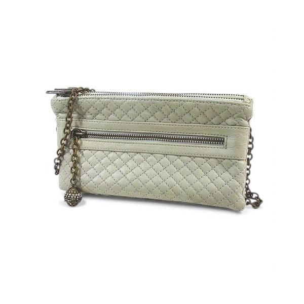 ラダ rada ショルダーバッグ キルティング チェーンショルダー グレー レザー レディース【ブランド】ラダ rada【実寸サイズ】ヨコ：22cm　タテ：11cm　マチ：2cm　ショルダーの長さ：67cm　　【素材】レザー【色】グレー系（...