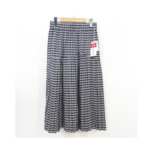 未使用品 ドゥクラッセ DoCLASSE プリーツスカート ロング丈 M 紺系 ネイビー 幾何学模様 総柄 タグ付き レディース【ブランド】ドゥクラッセ DoCLASSE【表記サイズ】M【実寸サイズ】ウエスト：68cm　ヒップ：54cm　ス...