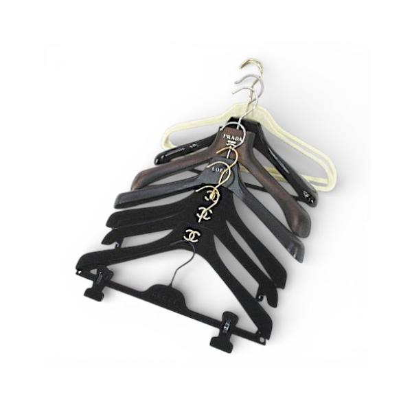 プラダ PRADA ハンガー9本セット ブランド違い 形違い パンツハンガー シャネル CHANEL / グッチ GUCCI / ロエベ LOEWE / ダンヒル dunhill 黒系 ブラック【ブランド】プラダ PRADA【実寸サイズ】肩...