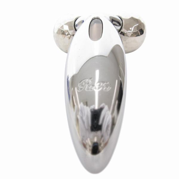 Refa リファ 美顔ローラー 美顔器 ロゴ シルバーカラー /FF その他【実寸サイズ】全長約15cm　【色】シルバーカラー【状態】・全体的に傷、擦れ　・撮影者が写ってしまう為ぼかしを入れています　　※全体的に中古品としての使用感と上記の...