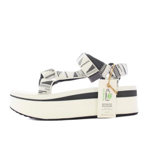 テバ Teva フラットフォームサンダル 厚底 ストラップ 総柄 USA5 22cm 白 1008844 /TK レディース【ブランド】テバ Teva【表記サイズ】USA5（22cm）【実寸サイズ】ヒールの高さ：4.5cm　最大幅：9.5c...