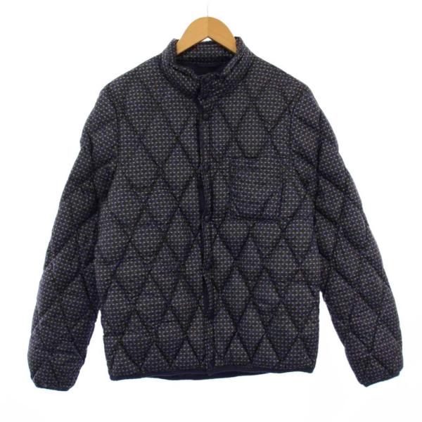 アルテア Altea ダウンジャケット スタンドカラー アウター ショート丈 総柄 S 紺 ネイビー 黒 ブラック /BB メンズ【ブランド】アルテア Altea【表記サイズ】S【実寸サイズ】肩幅：40cm　身幅：49cm　着丈：65cm　...