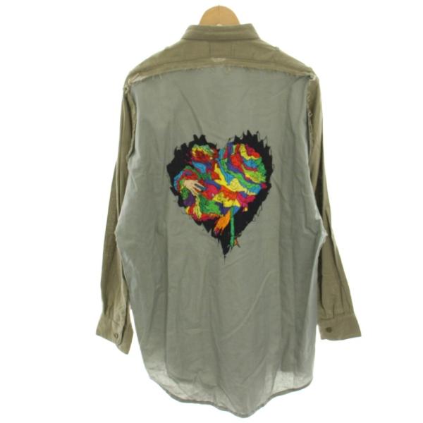 バルデ77 Varde77 MAKEOVER カジュアルシャツ ミリタリーシャツ 39 カーキ 長袖 バックハートプリント 切替 ダメージ加工 /HN【ブランド】バルデ77 Varde77【表記サイズ】39【実寸サイズ】肩幅：44cm　身幅...